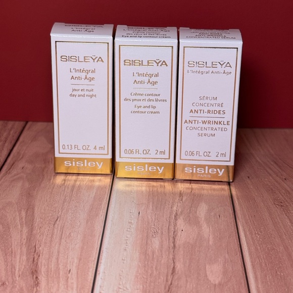 Sisley | Skincare | Sisley Lintgral Antiage Eye Cream White And Gold ...